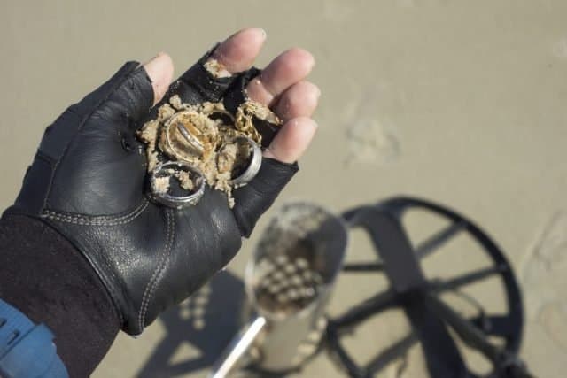 The Ultimate Beginner’s Guide To Metal Detecting & Collection | HobbyKraze
