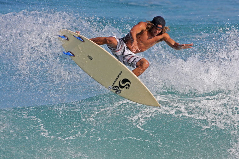 Learning To Surf On A Shortboard ( Easy Peasy!) | HobbyKraze