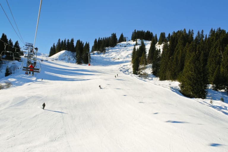 Downhill Skiing Vs Slalom Vs Super G – A Comparison | HobbyKraze