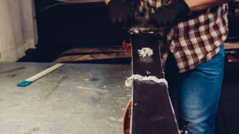 Types Of Wax For Skis - A Complete Guide | HobbyKraze