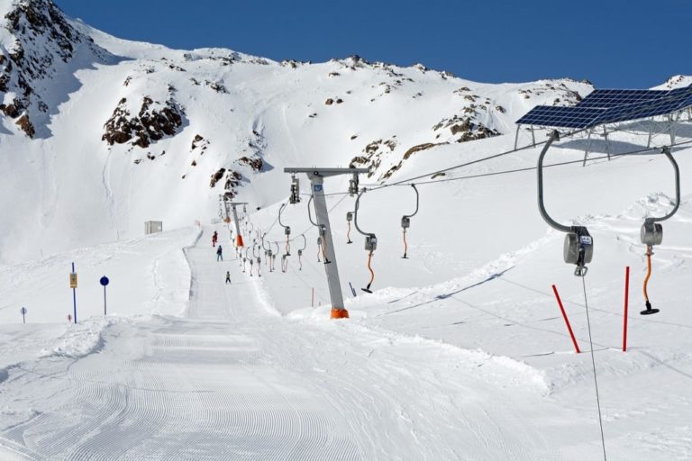 How To Ride A T Bar On Skis | HobbyKraze