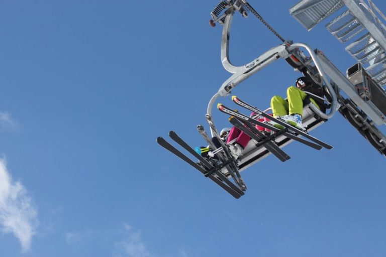 How To Get Off A Ski Lift | HobbyKraze
