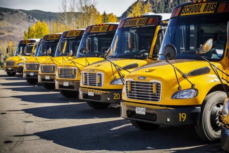 How Many Wheels Does A School Bus Have? | HobbyKraze