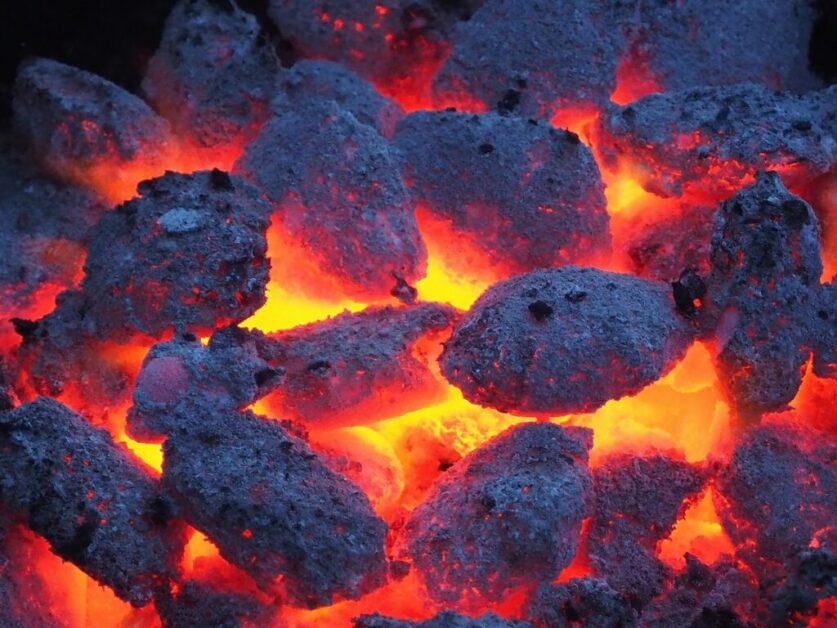 How Hot Are The Coals In A Wood Fire? | HobbyKraze