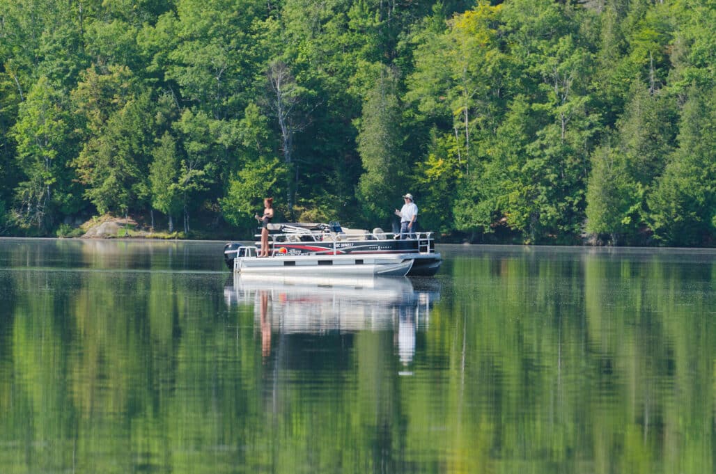 How Fast Can A Pontoon Boat Sail? | HobbyKraze