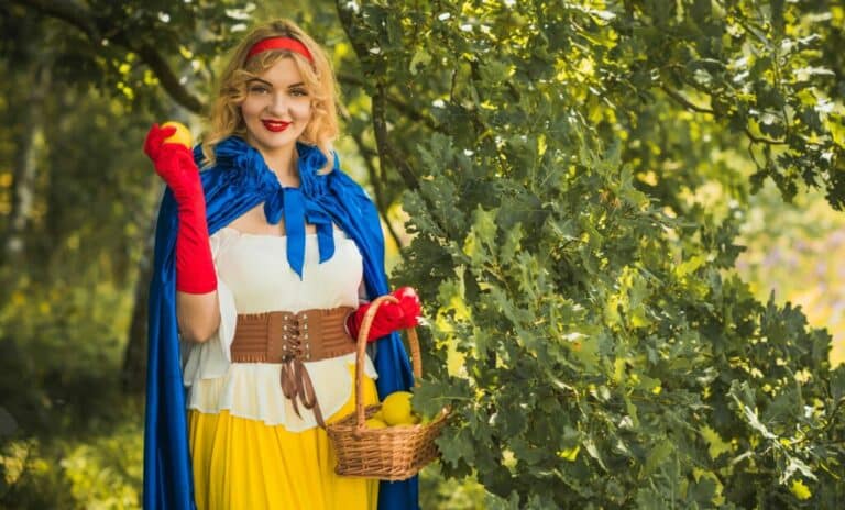How To Cosplay When You Are Fat: Rock Your Curvy Confidence In Every ...